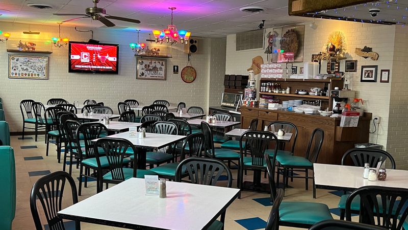 This Illinois landmark has been baking its famous thin crust tavern ...