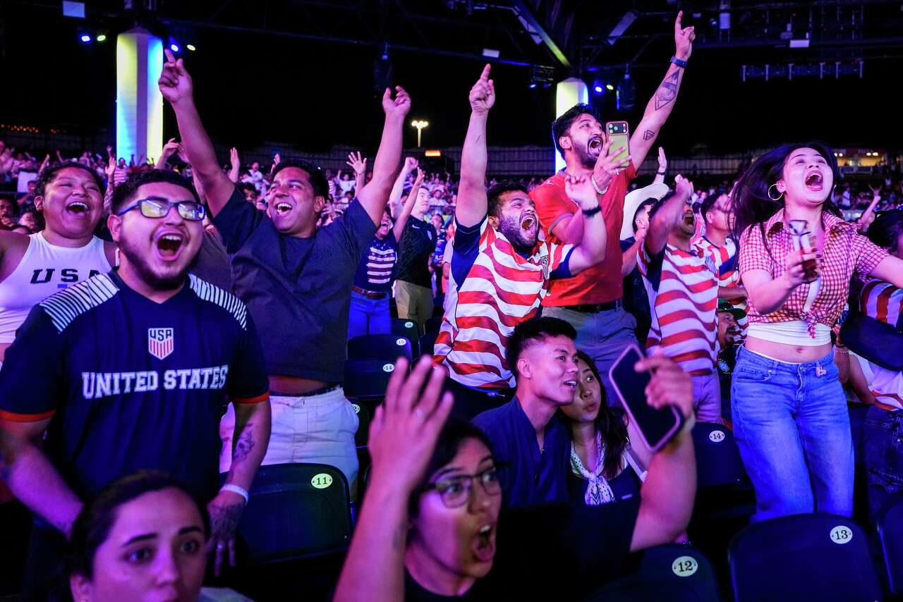 Fans from around the globe celebrate USMNT's World Cup-opening win at ...