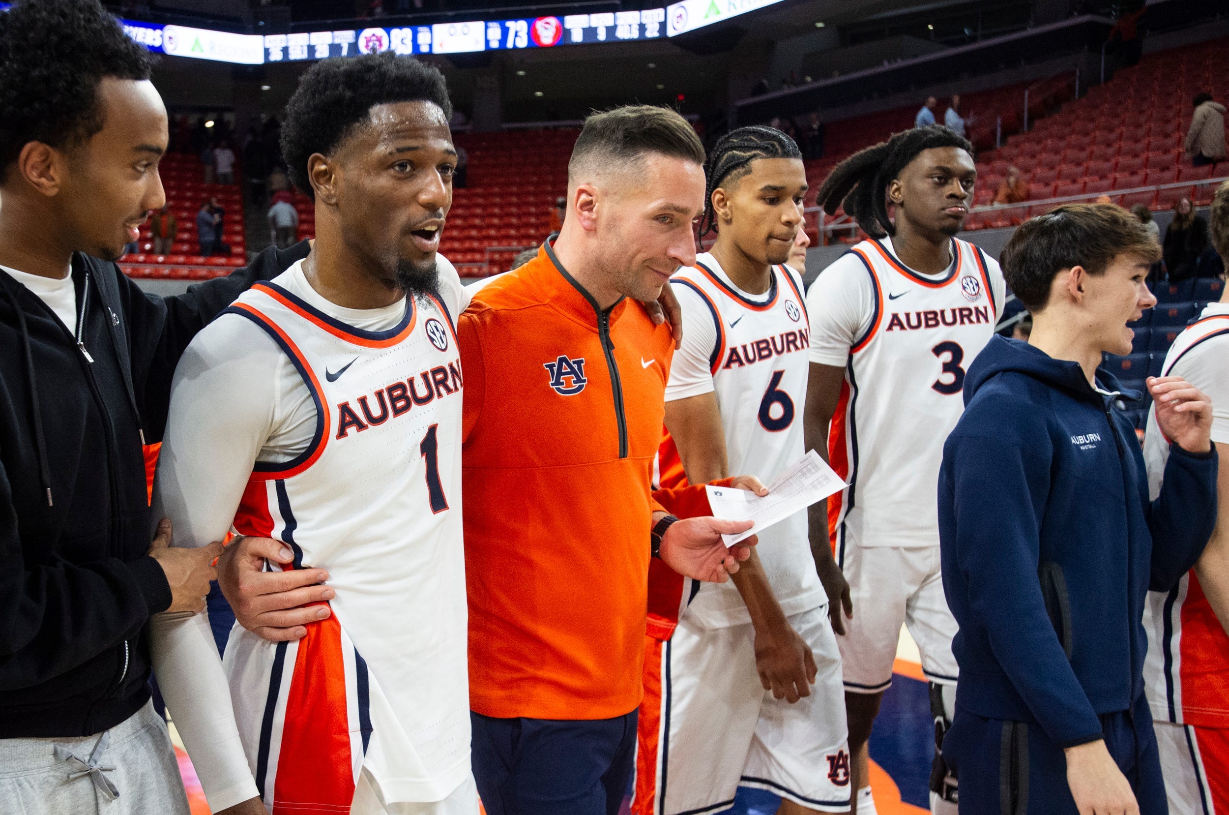Steven Pearl visits two five-star guards at NBPA Top 100 camp
