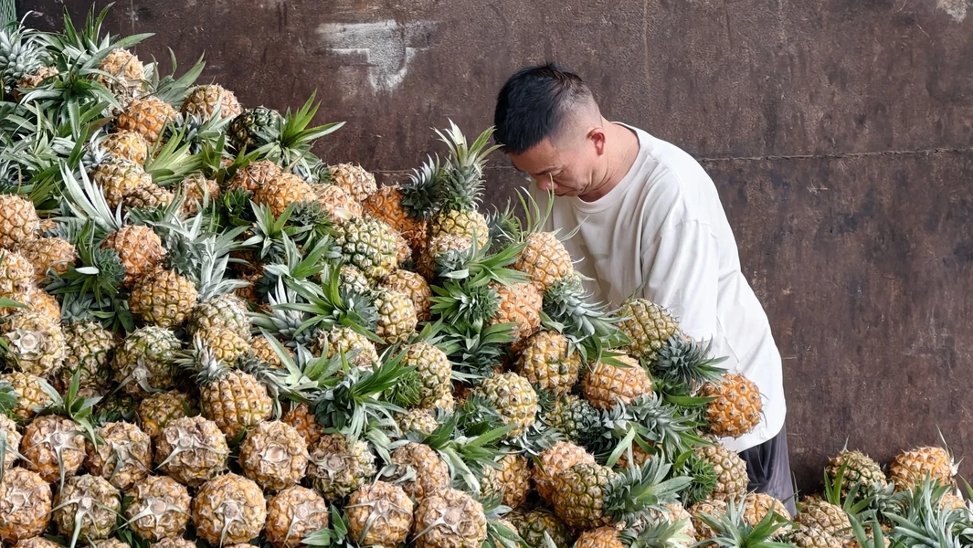 How to identify a perfectly ripe pineapple