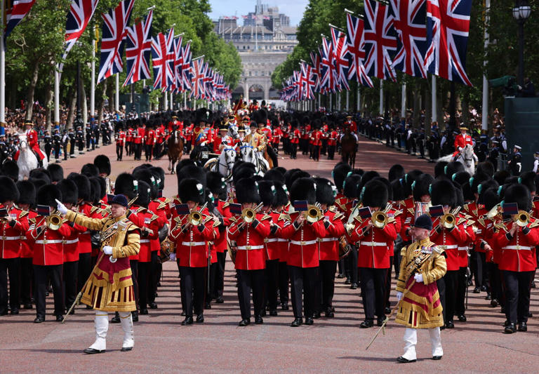 Kate Middleton, il look per il Trooping the Colour (abbinato ai figli ...
