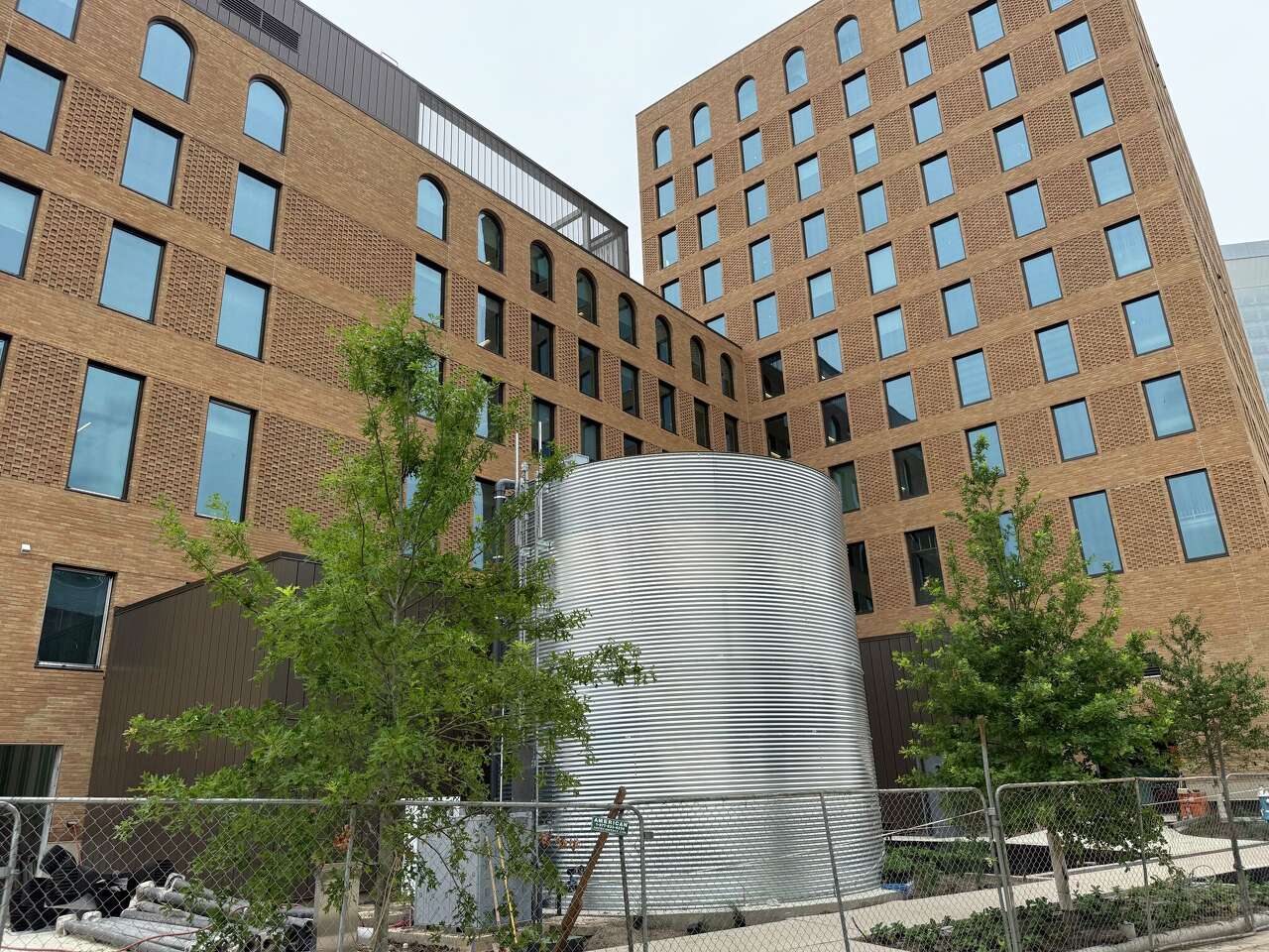 Crews race to finish Rice's Chao College ahead of fall move-in deadline