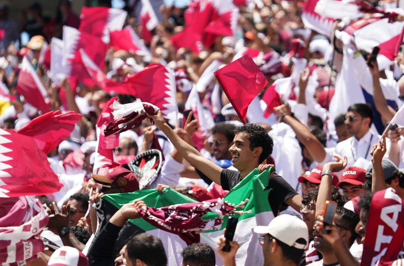 Soccer-Qatar score late to clinch draw with stunned Switzerland