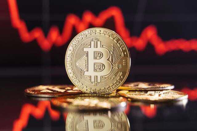 Bitcoin price forms risky pattern as it suffers $4.4 billion headwind