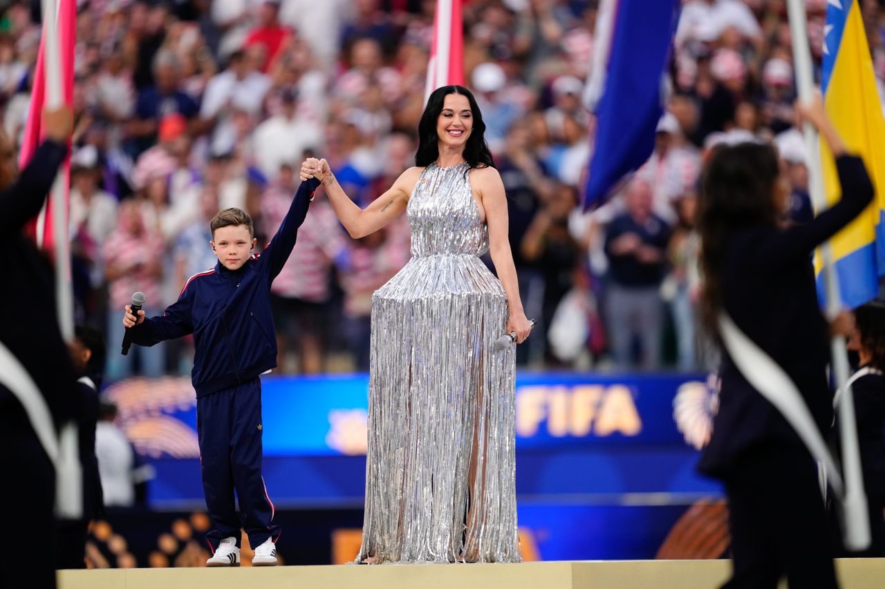 Katy Perry and Justin Trudeau cuddle up in the stands at the USA match ...