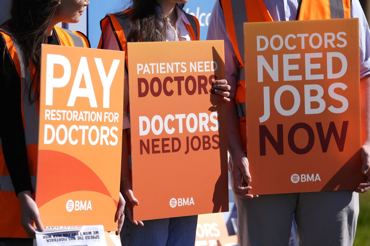 Resident doctors in England call off strike action after government offer