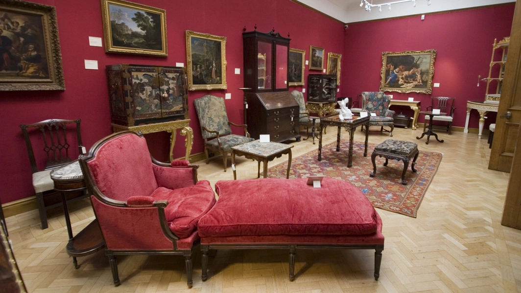 Determining the value of antiques