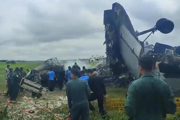 Ülke yasta! Askeri kargo uçağı yere çakıldı, 5 asker hayatını kaybetti