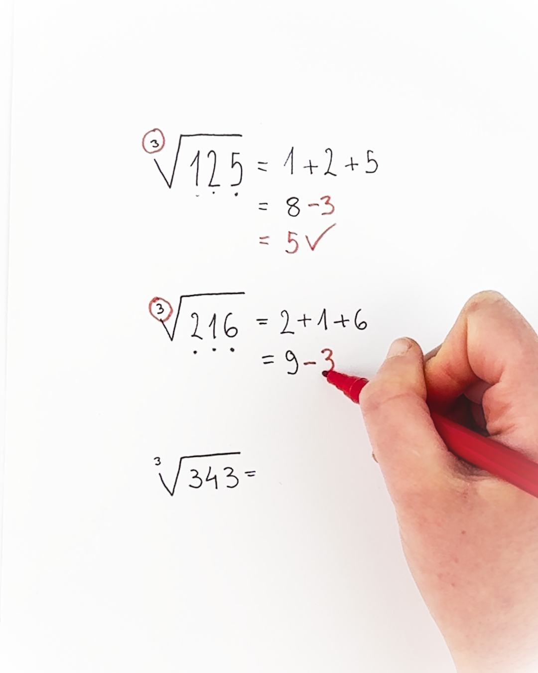 Master square roots with this quick trick! 🔢