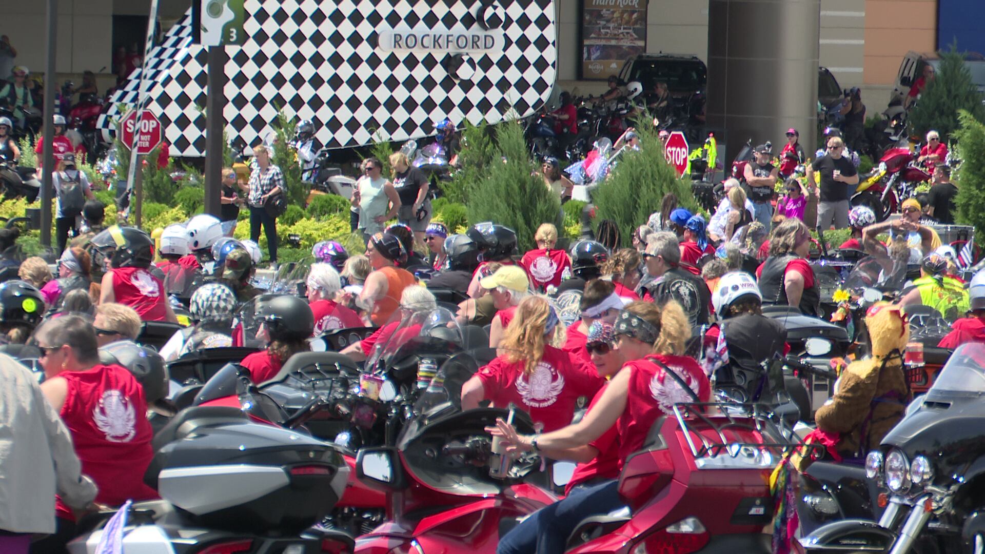 More than 1K women gather for record-breaking ride in Rockford