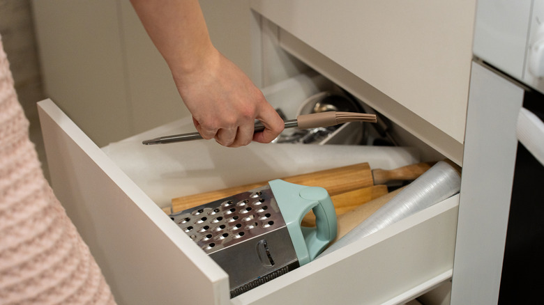 Goodbye messy cabinets: A smarter way to store aluminum foil ...