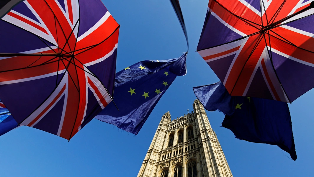 Heseltine urges Brexit rethink as polls show EU shift
