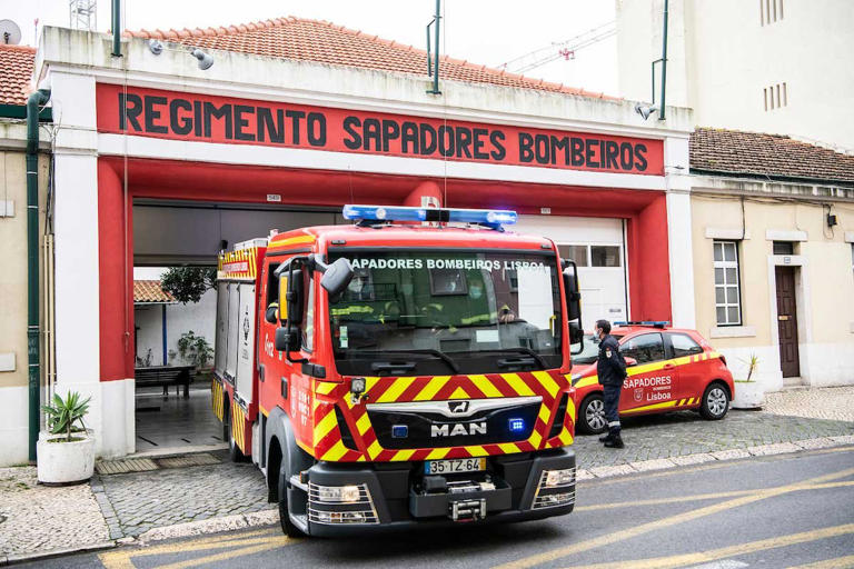 Incêndio no bairro das Galinheiras retira moradores de casas