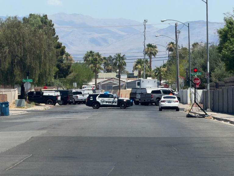 Metro police, SWAT respond to barricade in east Las Vegas valley