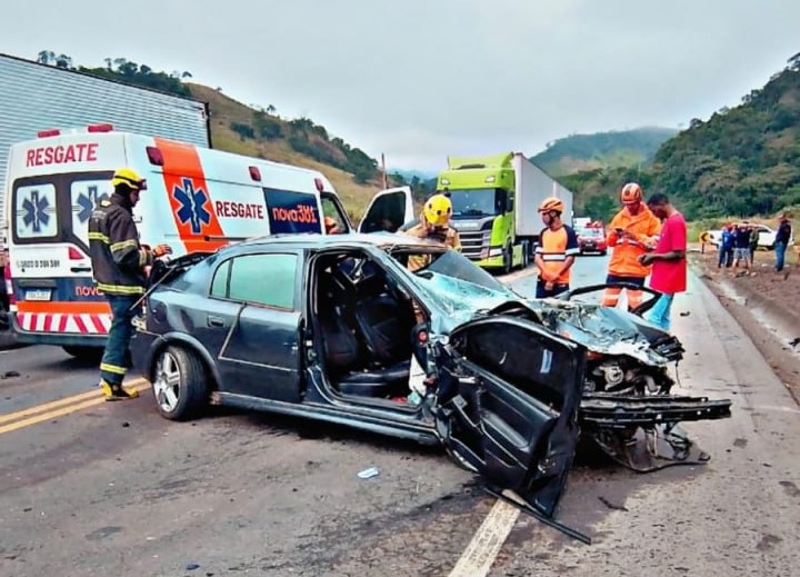 Motociclista morre em grave acidente entre três veículos na BR-381, em MG