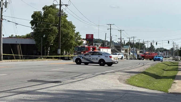 Teen killed, two other pedestrians injured in fatal Shively crash