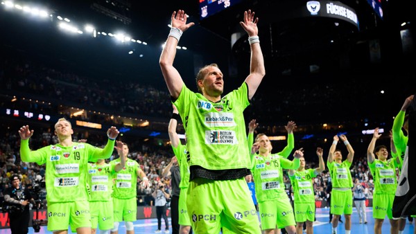 Milosavljev taut spät auf: Füchse Berlin stürmen gegen Magdeburg ins Finale