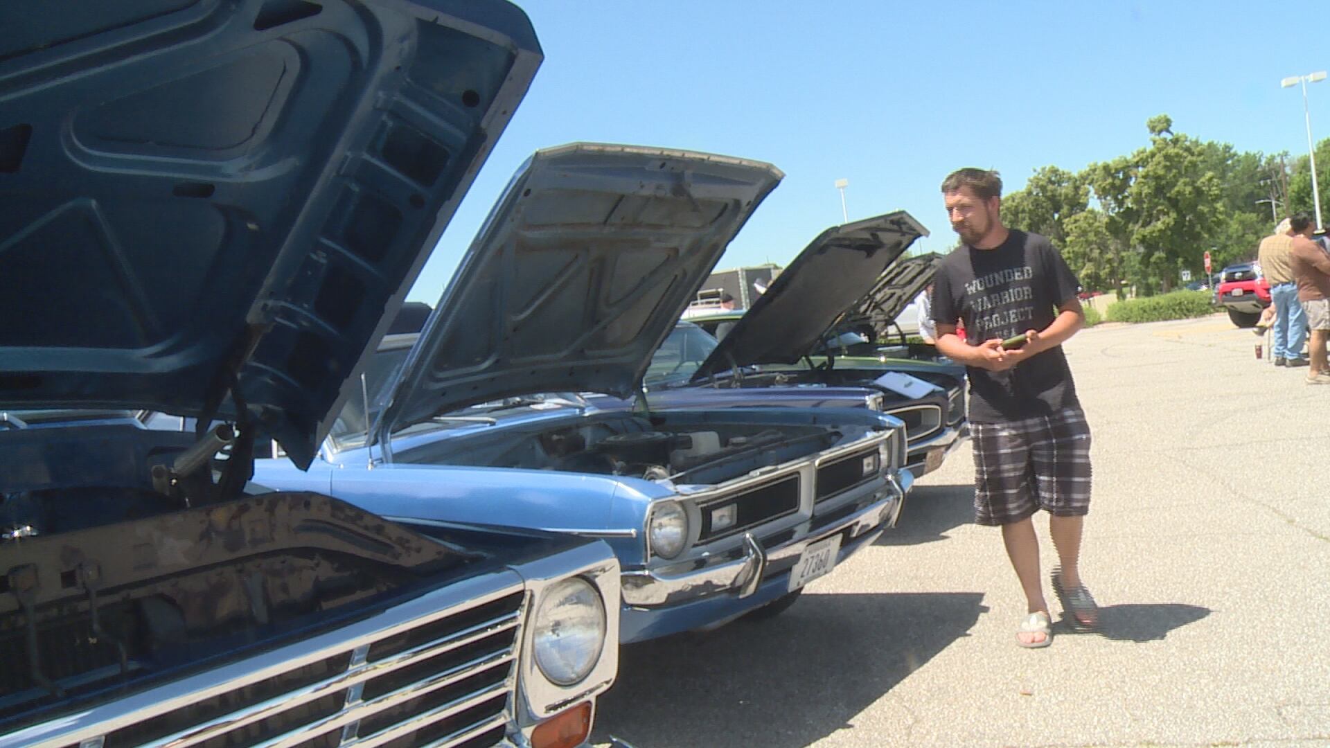 Car enthusiasts gather at Gateway Mall for fundraiser