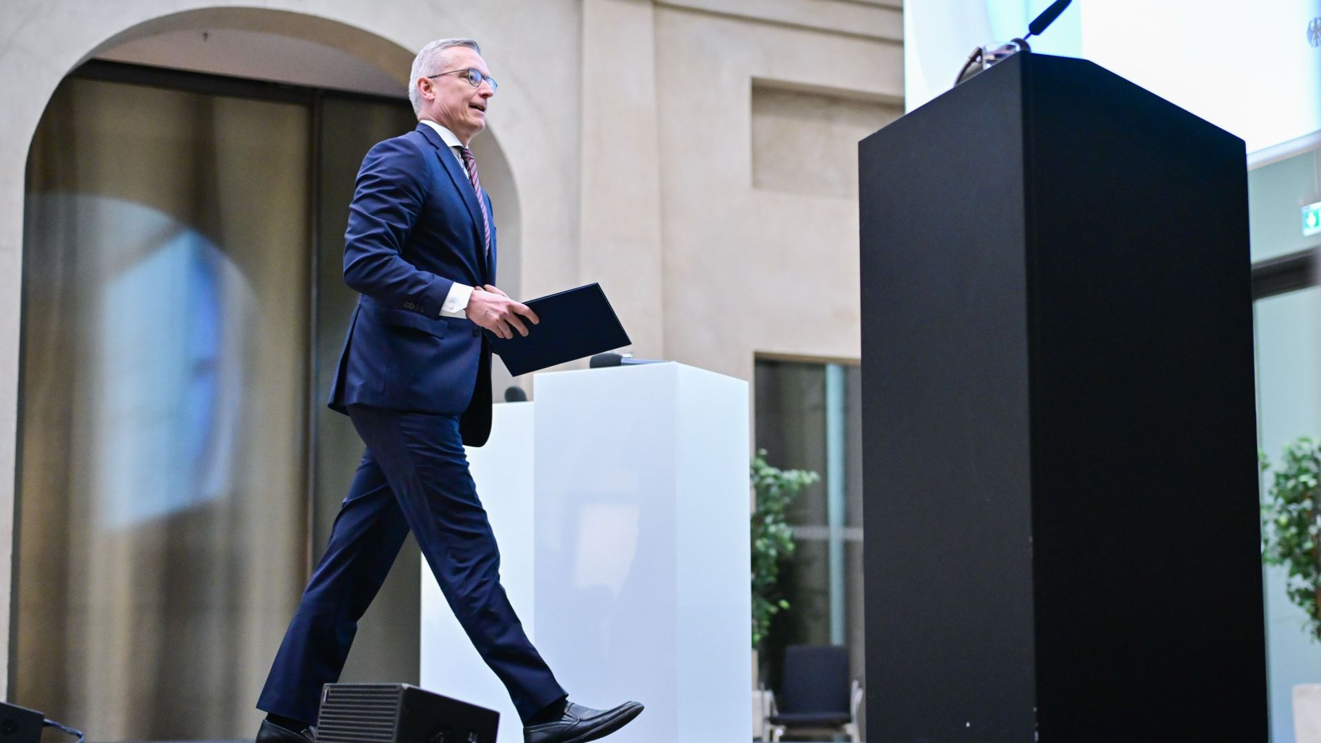 Künstliche Intelligenz: Karsten Wildberger ließ offenbar Reden und ...