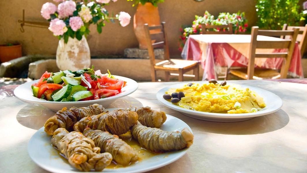 15 traditional Greek dishes and desserts