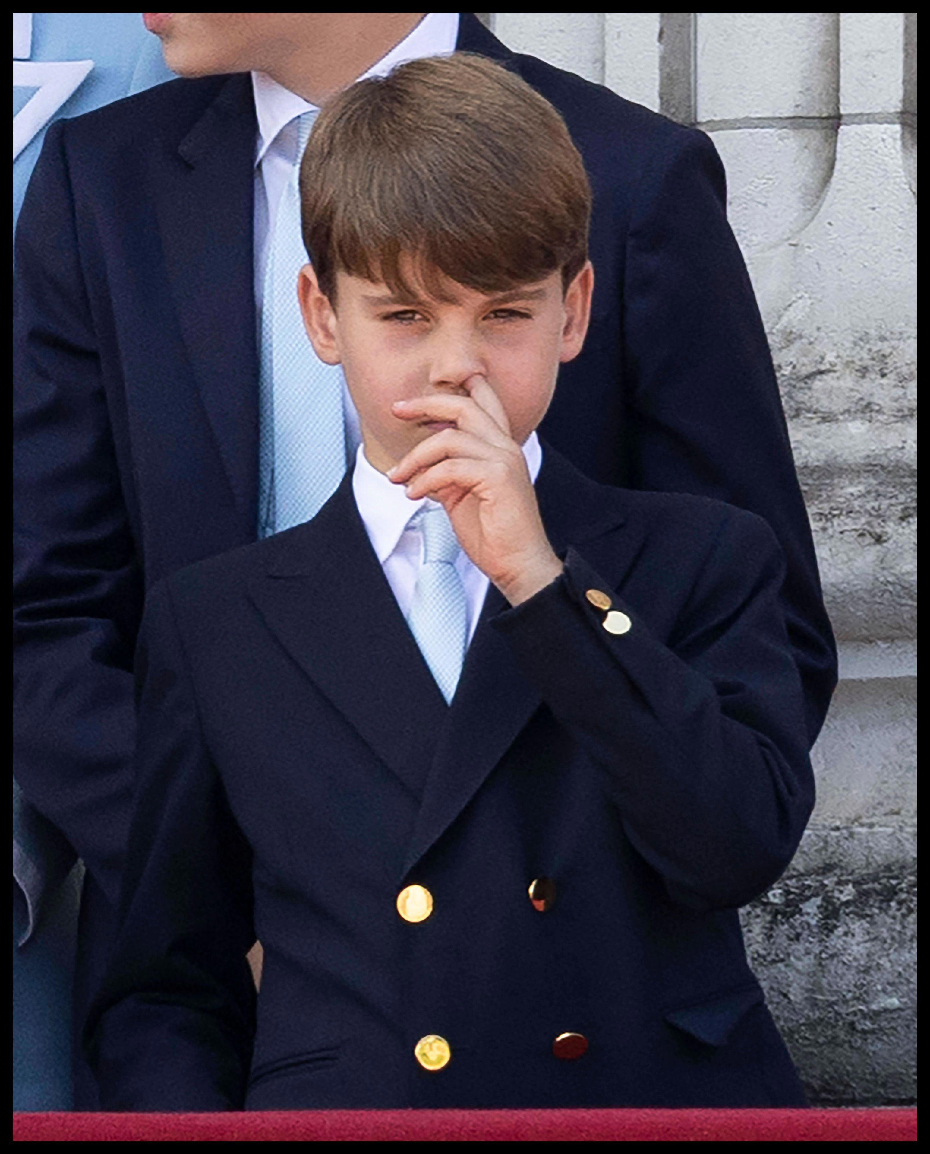 König Charles' Parade?: Prinz Louis popelt sich in die Herzen der Royal ...