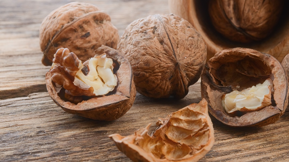 4 surprising foods cardiologists secretly keep in their kitchen for ...