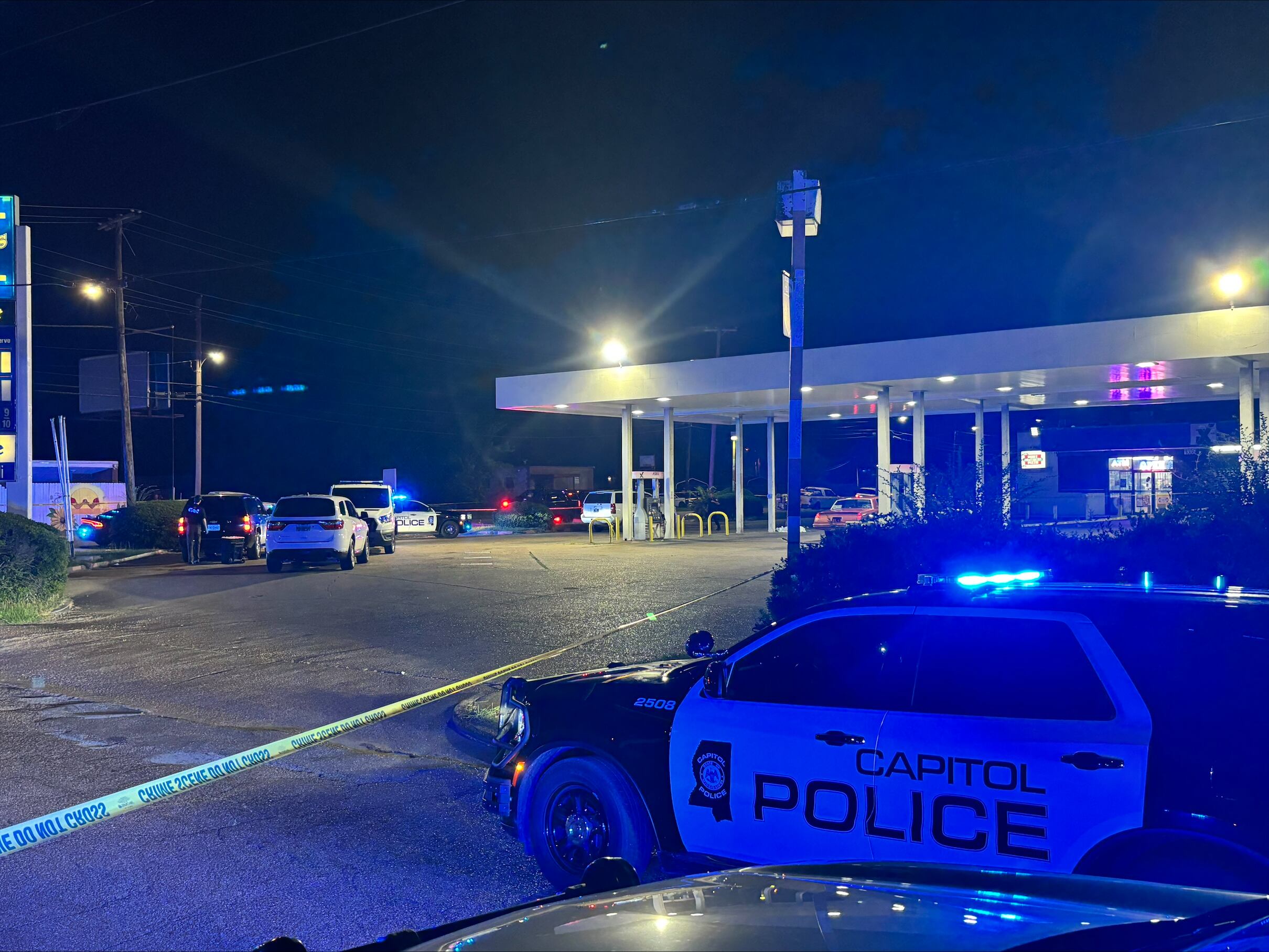 Man killed in overnight shooting at Jackson gas station