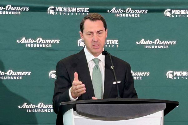 Kentucky targeting Michigan State AD J Batt, sources say