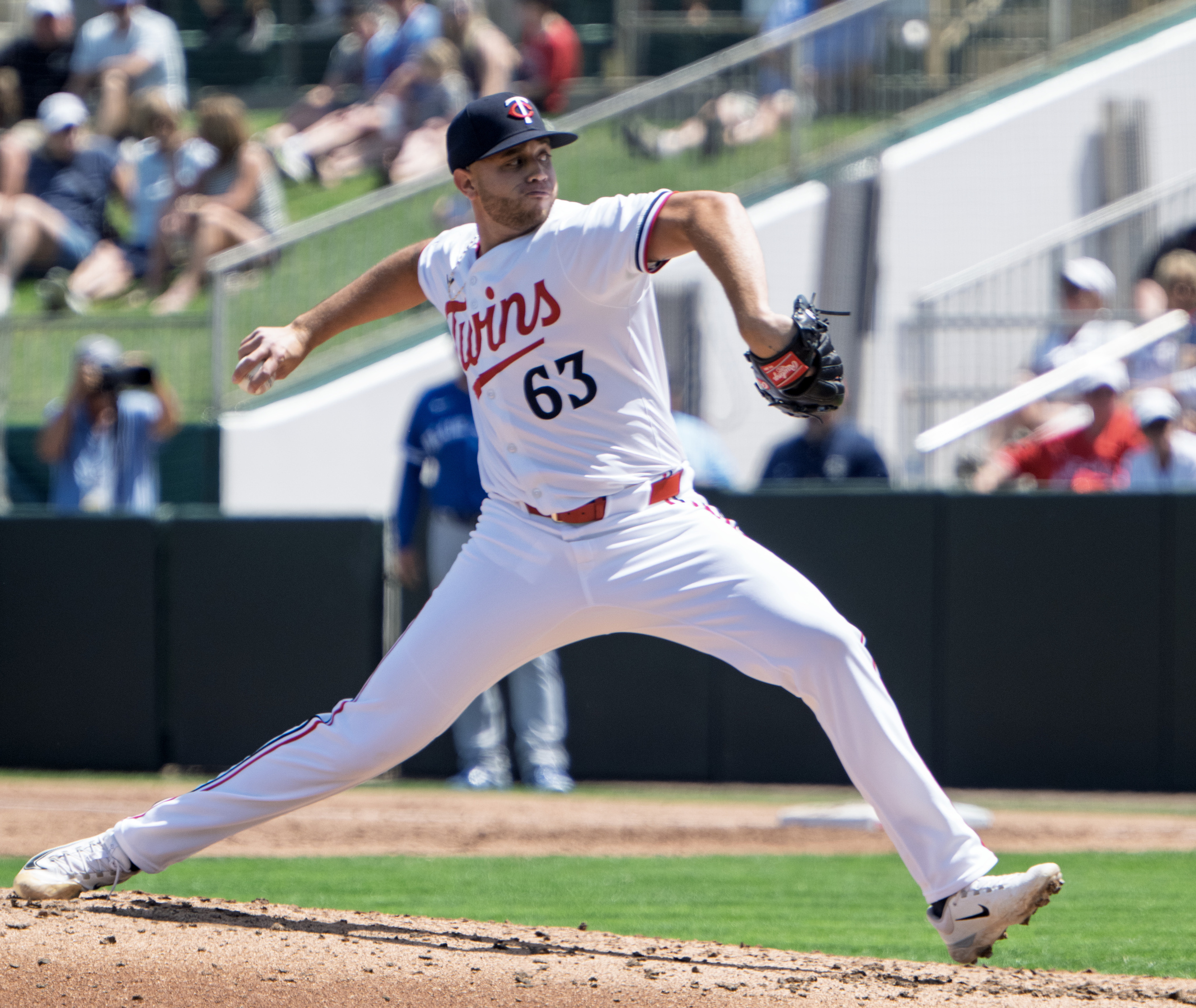 Rockies select Eiberson Castellano, outright Valente Bellozo