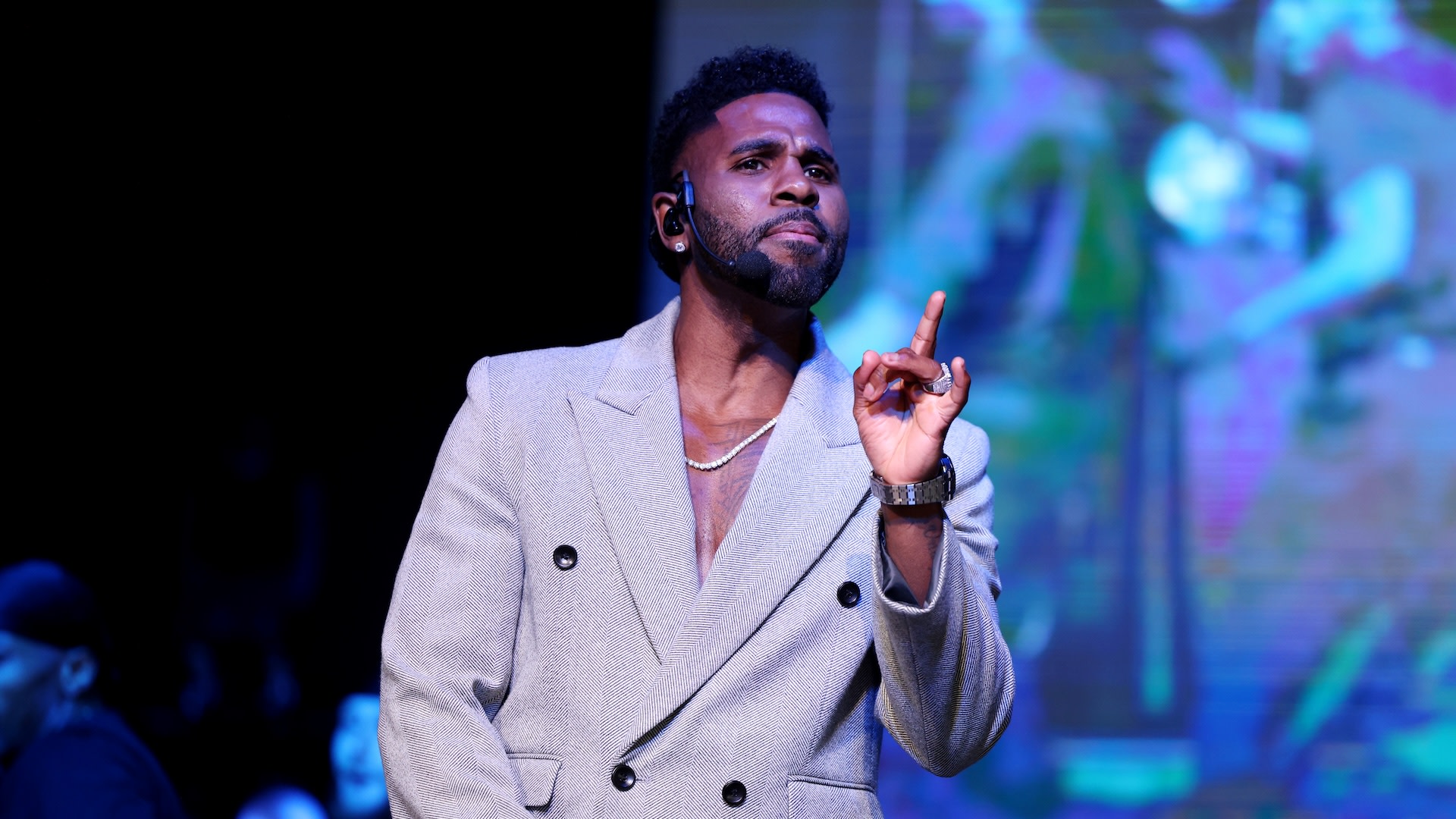 Jason Derulo faces backlash for living room floor 'status symbol' shark ...