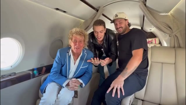 Rod Stewart parties on way to watch Scotland after cancelling show