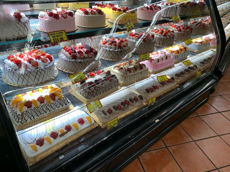 This Texas market has a bakery section so good people forget why they ...