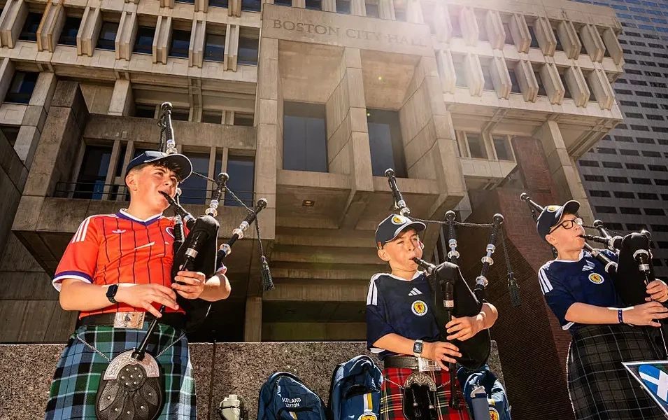 Boston man turns viral bagpipe wake-up into breakfast party