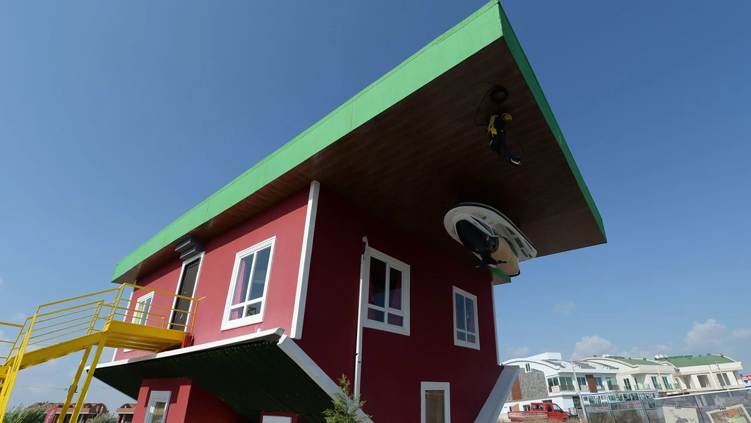 16 bizarre and flawed architecture designs