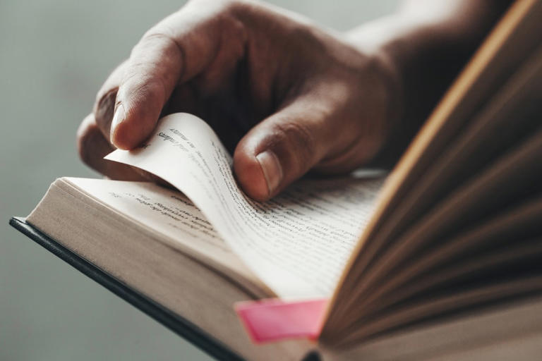 Paper or pixel? Science settles divisive debate over best way to read ...