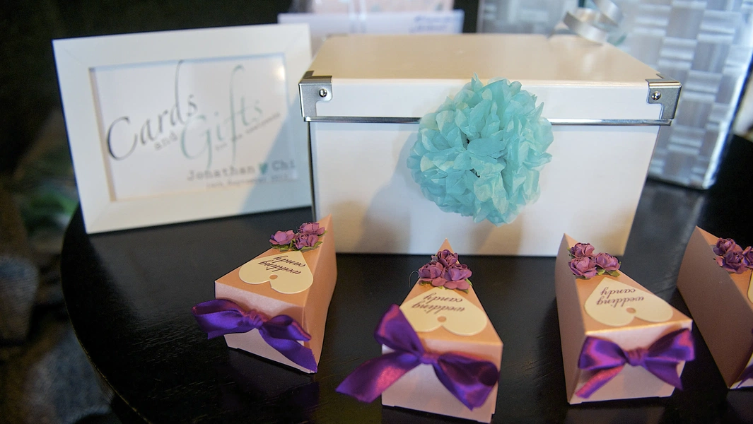 8 unique and memorable wedding gift ideas