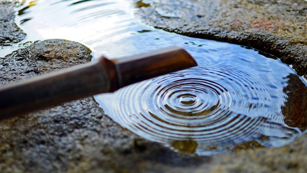 10 DIY backyard water feature ideas