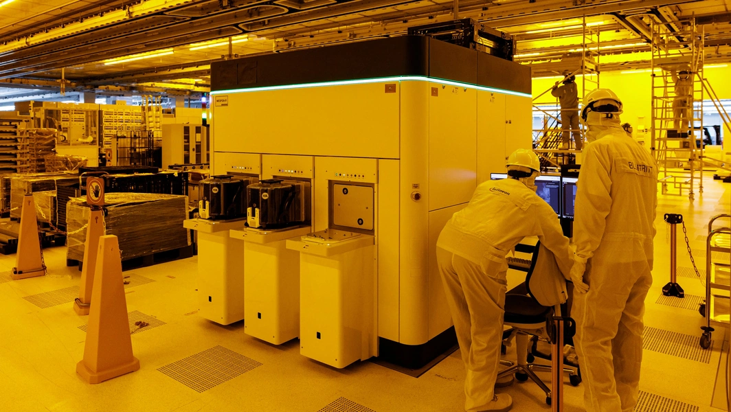Advances and challenges in semiconductor packaging