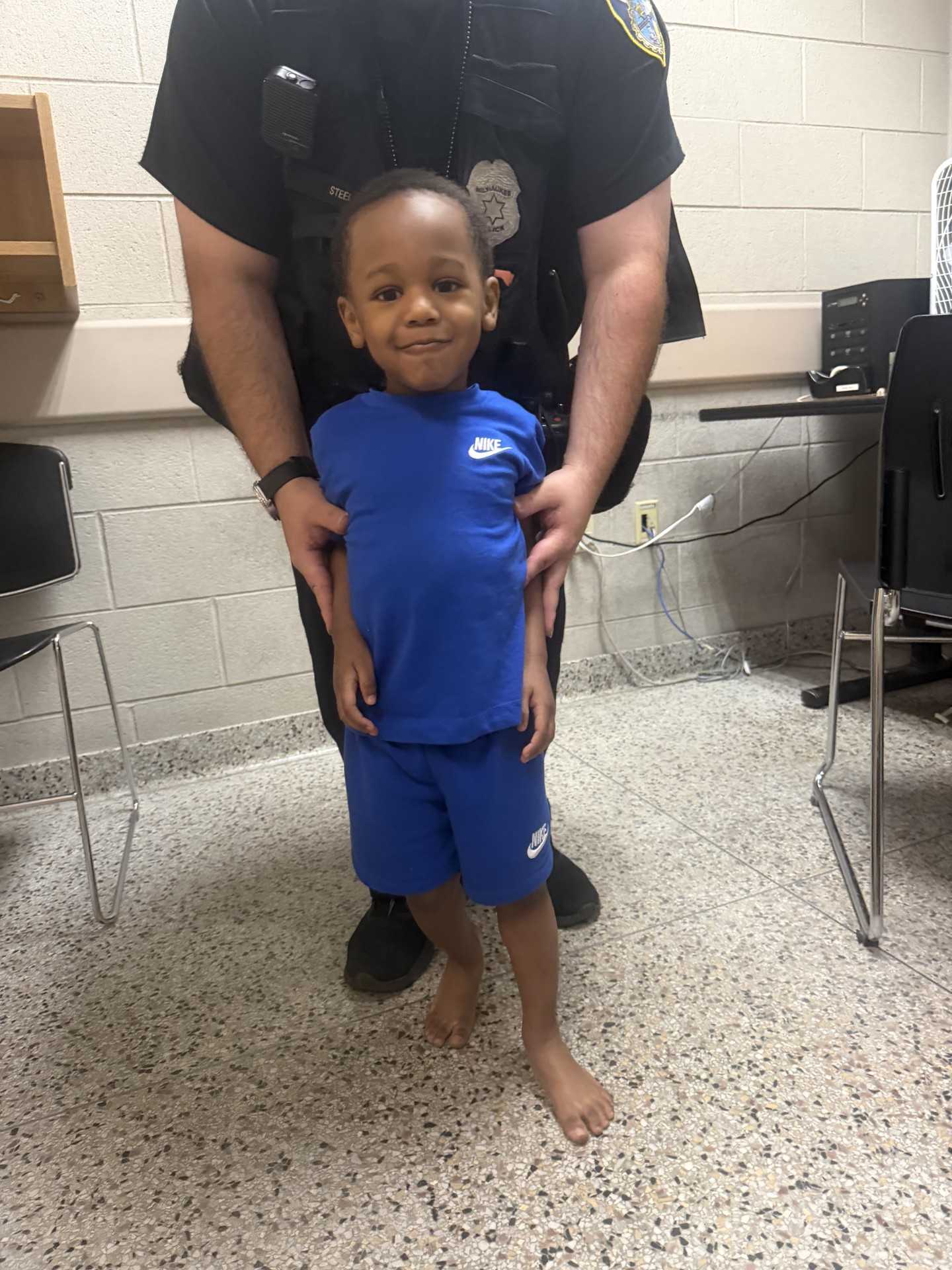 Milwaukee police searching for parents of lost child