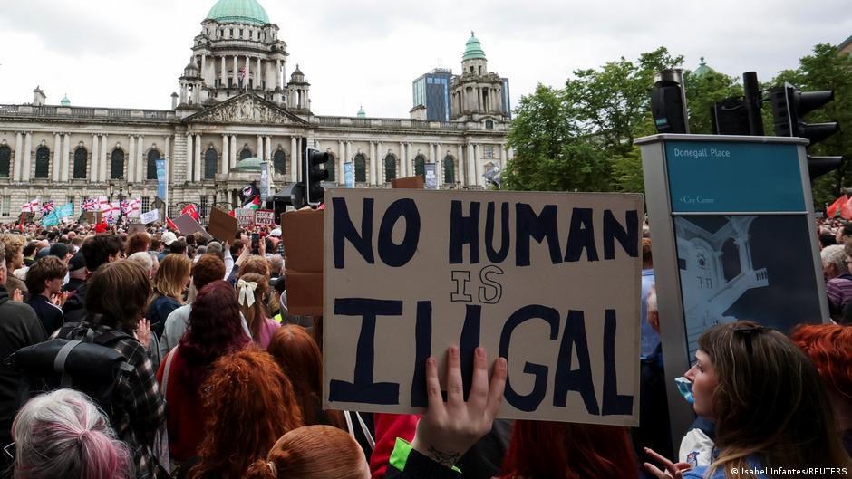 Belfast: Thousands denounce violence at anti-racism rally