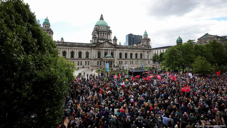 Belfast: Thousands denounce violence at anti-racism rally