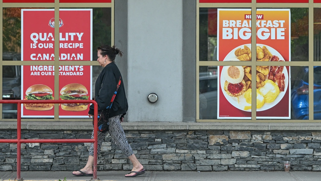 9 Canadian fast food chains popular with visitors