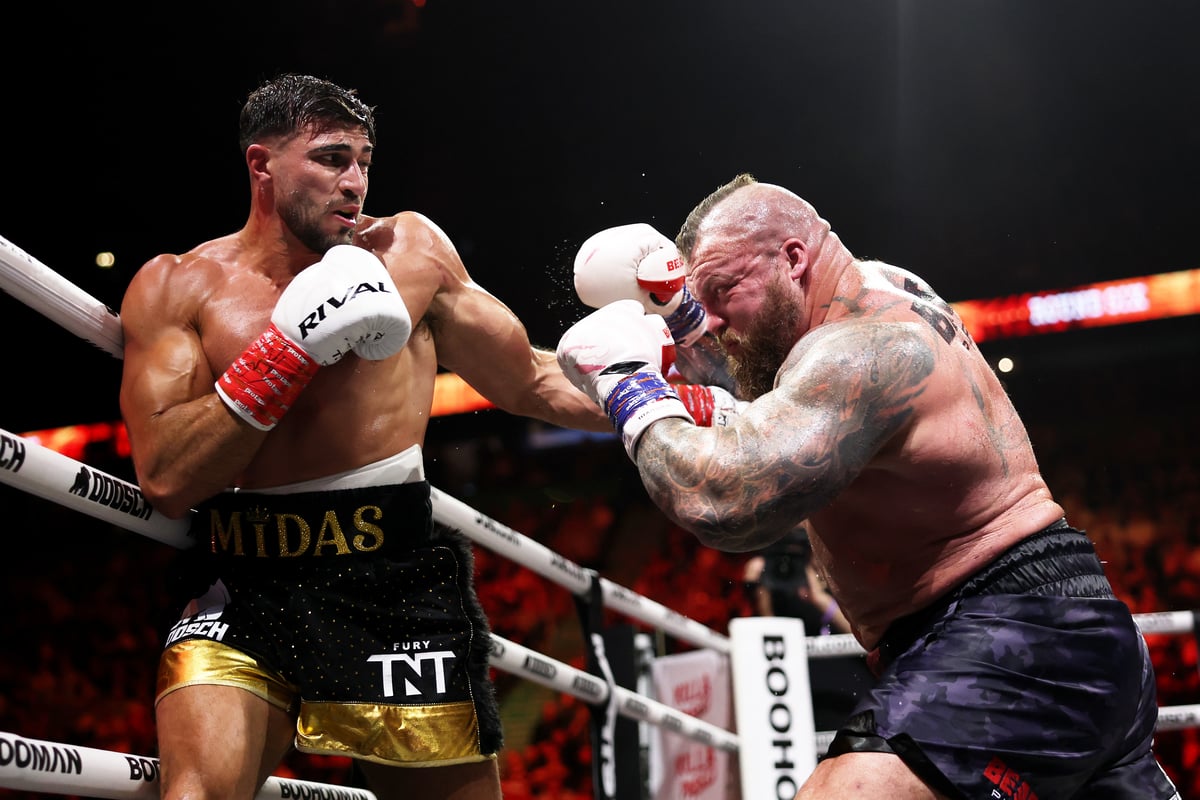 Fury beats Hall by decision in bizarre crossover exhibition