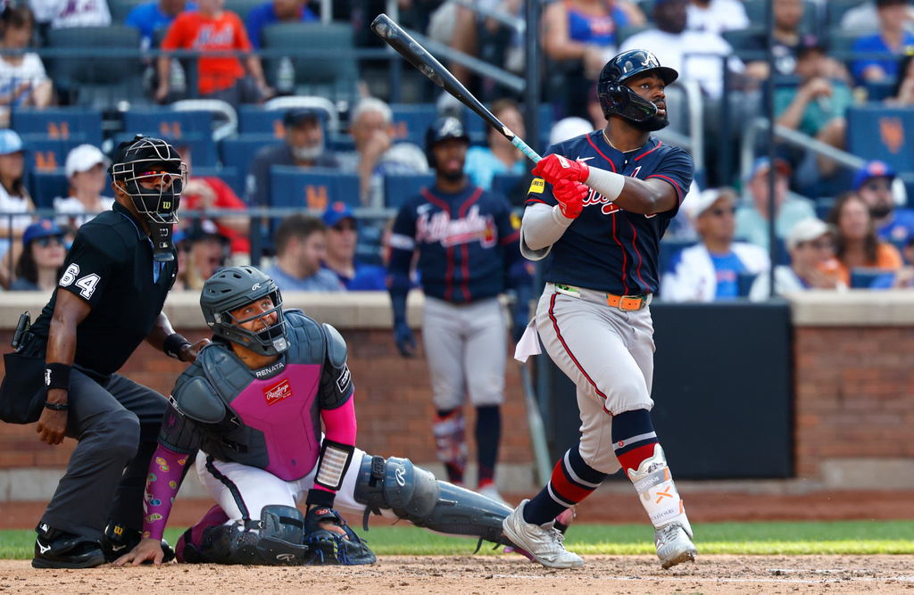 White y Harris disparan jonrones y los Bravos derrotan 3-1 a los Mets