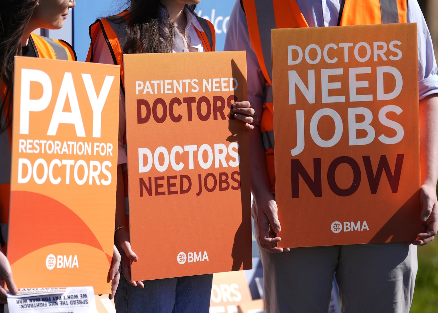 Resident doctors in England call off strike action after government offer