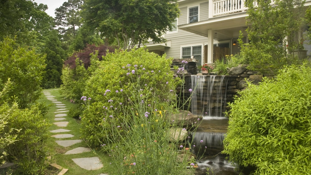 8 DIY water features for outdoor spaces