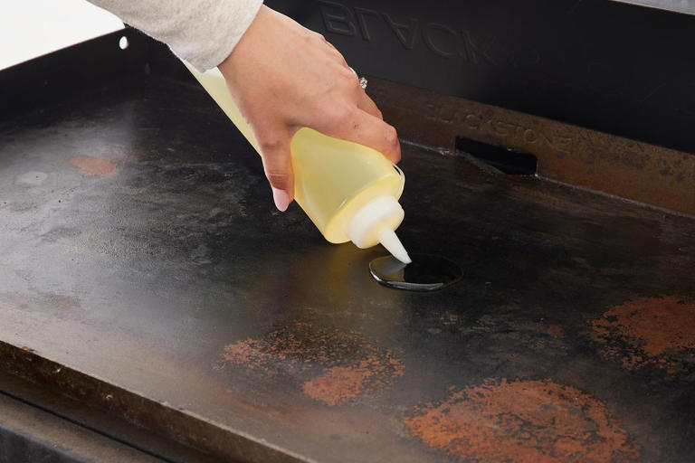 The right way to season a Blackstone, according to grilling pros