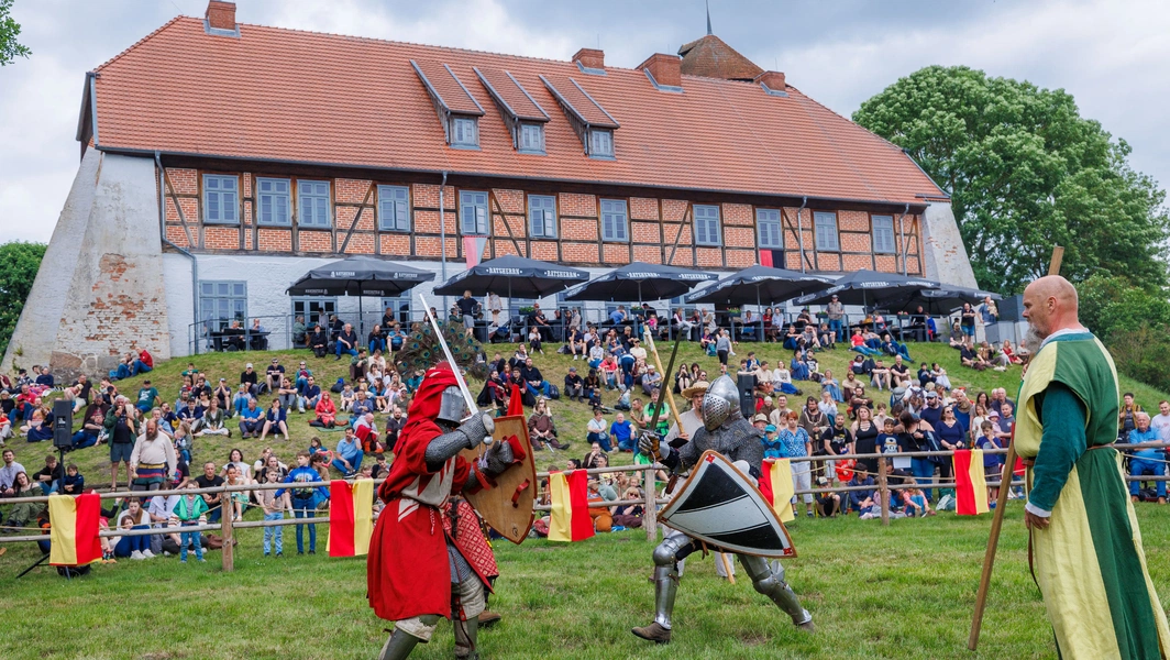 Knights and chivalry: From battlefield to legend