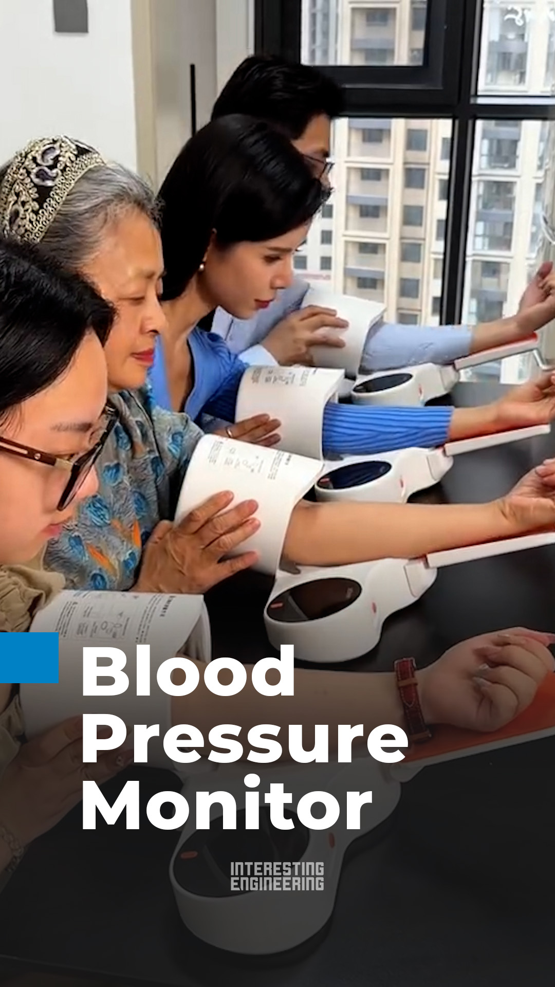 This blood pressure monitor works with one button and no straps