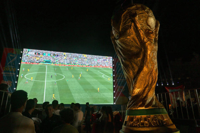 Goles, alcohol y trasnochadas: cómo vivir un Mundial sin descuidar la salud